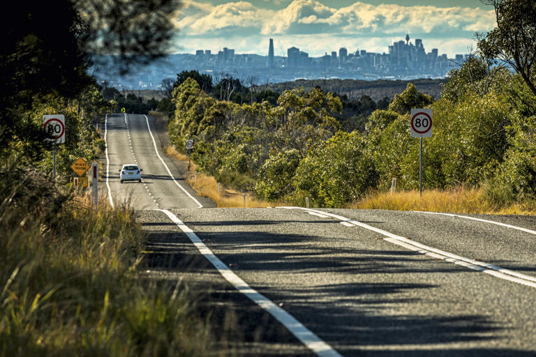 Driver forced to pull over in terrifying moment on Aussie road amid ...