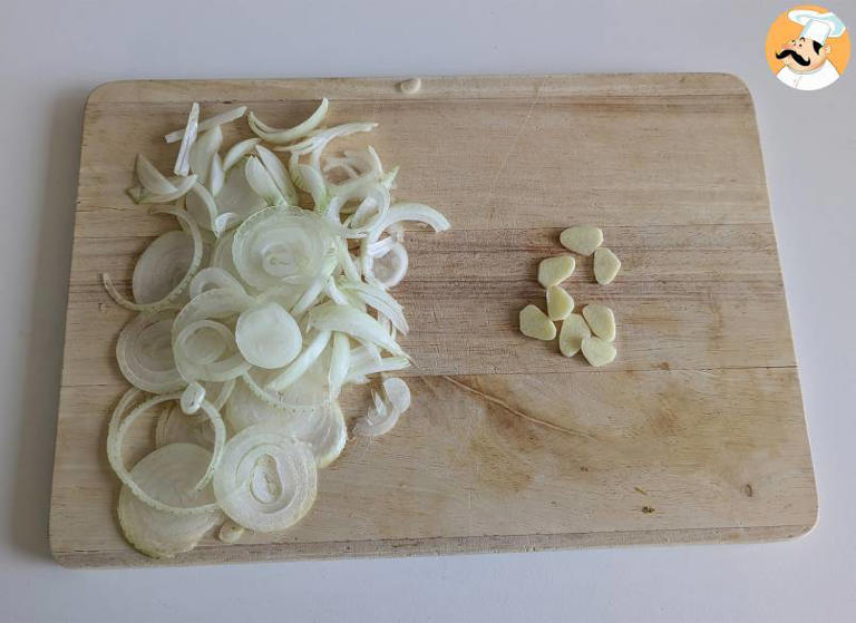 Pasta con crema de cebolla, una receta fácil y económica