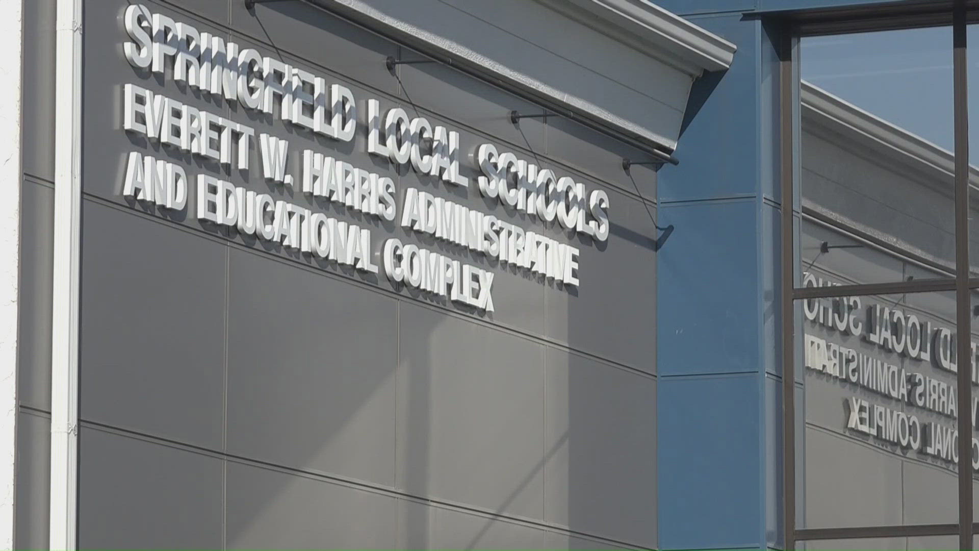 Springfield school board unanimously approves new deal with employee ...