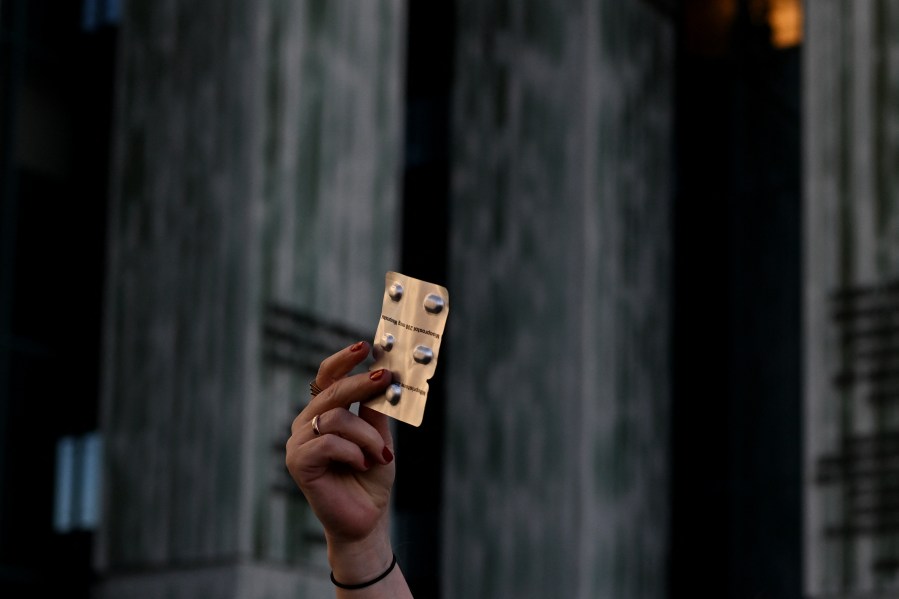 Newsom blocks extradition of California doctor charged with 'criminal ...