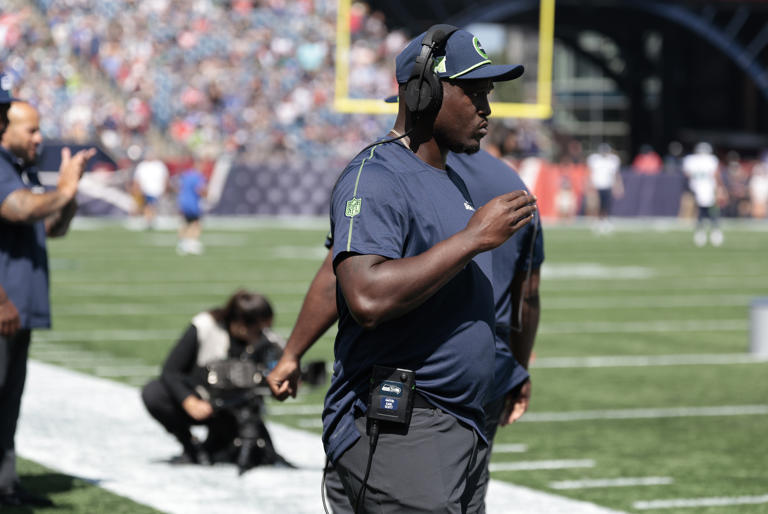 Washington Commanders interview Seahawks’ Karl Scott for defensive ...