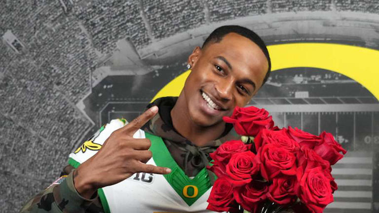 Oregon receiver Evan Stewart’s return could shake up Ducks' offense