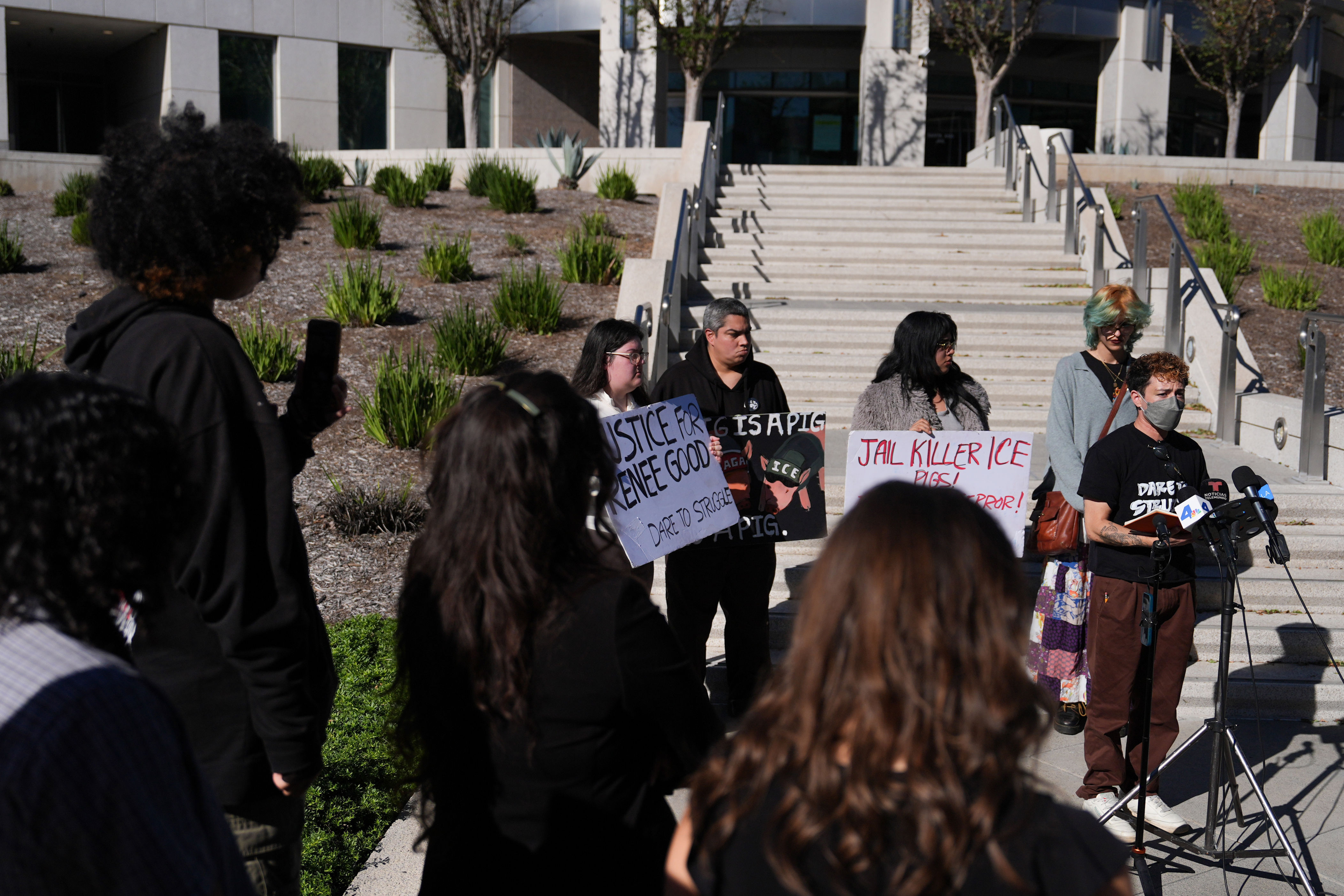 Manifestante pierde ojo por disparo de agente federal en Orange