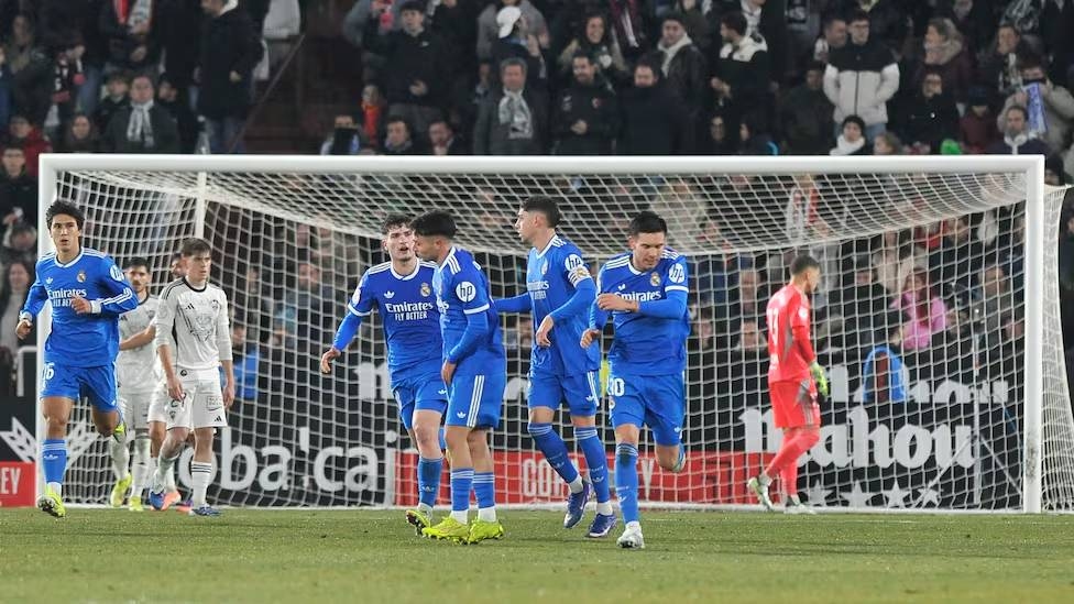 Real bị đội hạng nhì loại ở trận ra mắt HLV mới