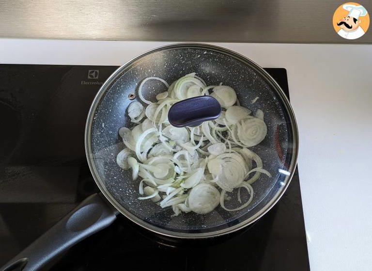 Frittata aux oignons, l'omelette parfaite pour un repas express!