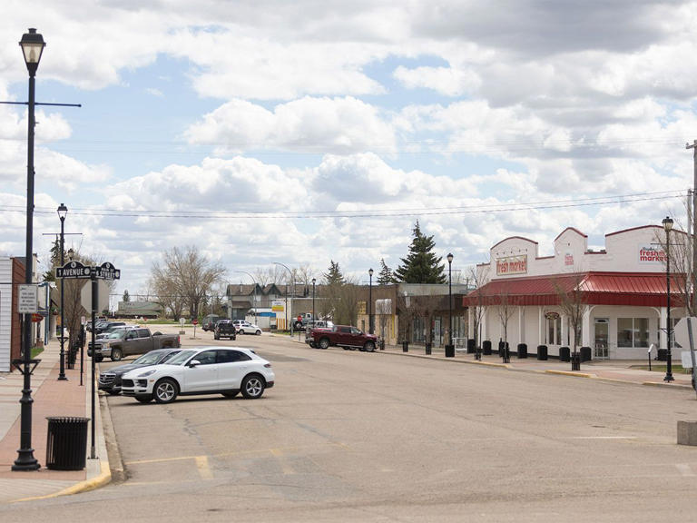 Twelve days after their own water main break, Beiseker lifts community ...