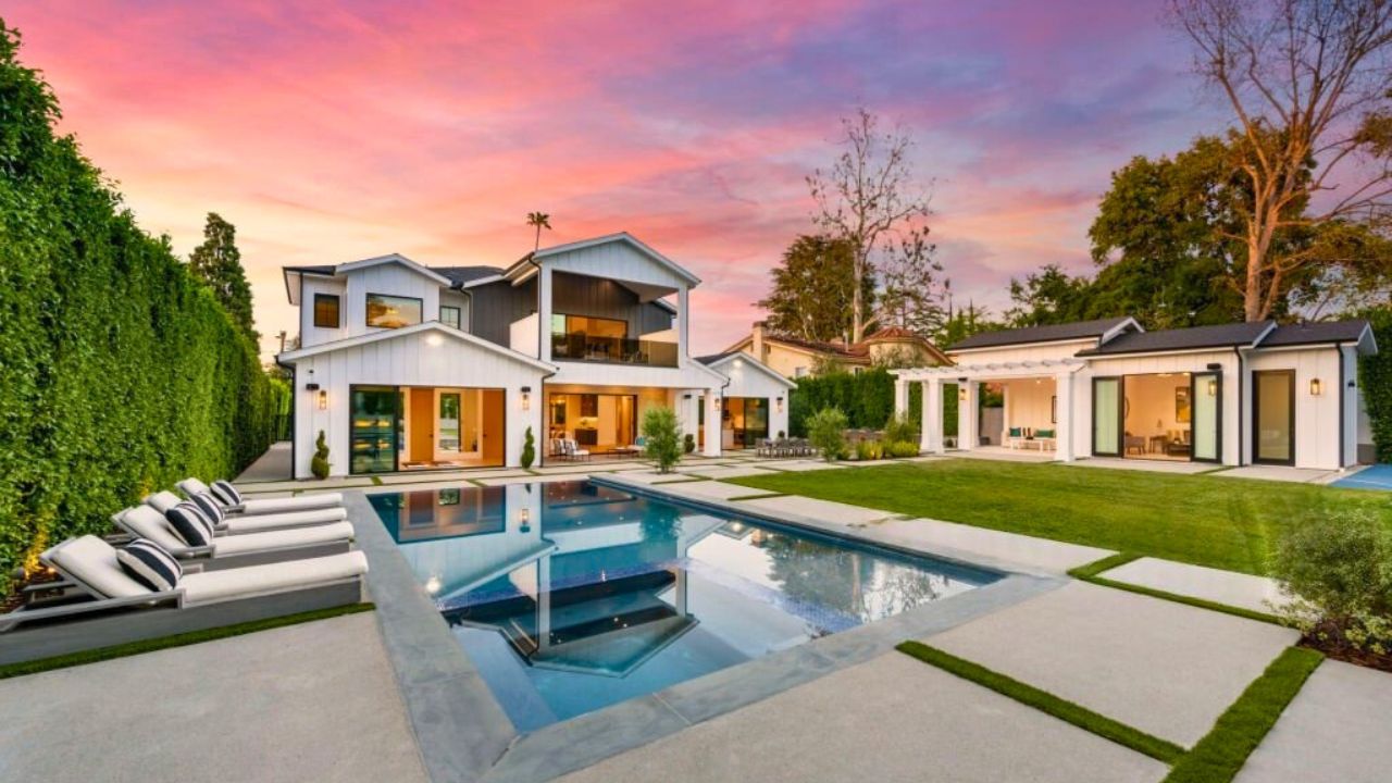 The one backyard upgrade celebrities keep adding that hurts resale in ...