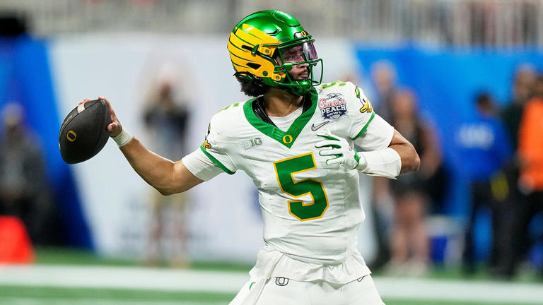 Oregon quarterback Dante Moore forgoes NFL draft as likely top ...