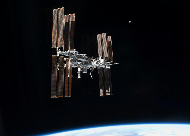 Four astronauts head home in NASA’s first medical evacuation from space ...