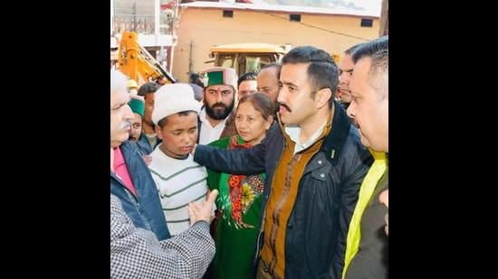 Solan tragedy: Vikramaditya, Jai Ram visit Arki market, take stock of ...