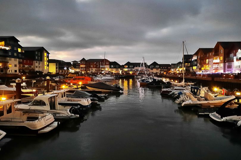 Exmouth 'bomb' cordon expanded as residents remain evacuated overnight