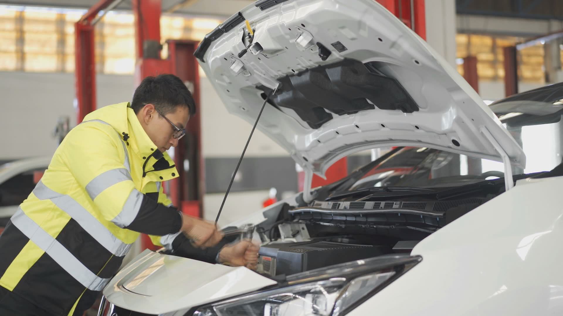 Ottawa considers lifting tariffs on Chinese EV's