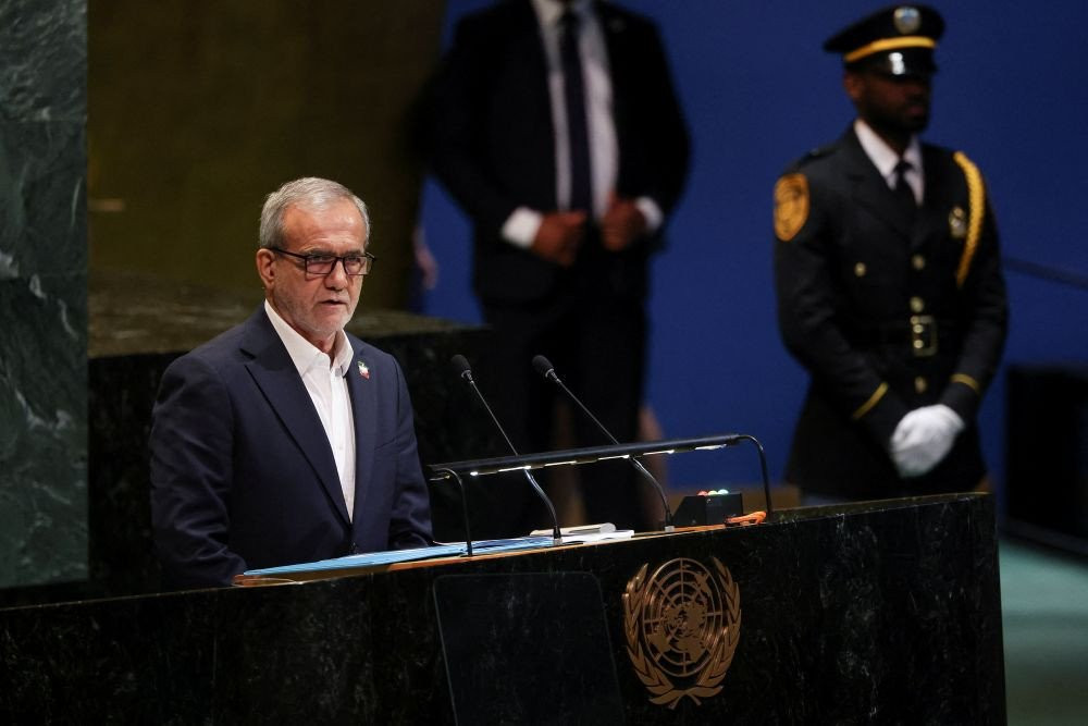 Iran mulai tutup wilayah udara, intervensi militer AS kian dekat?