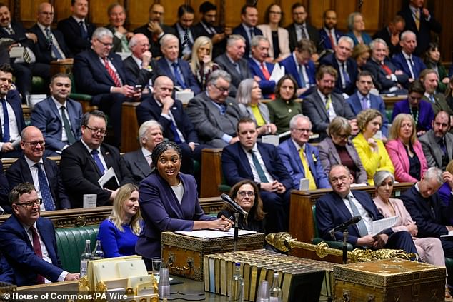 Kemi Badenoch likens Keir Starmer to a 'plastic bag in the wind' after ...