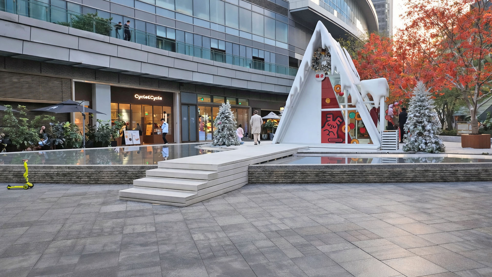 A tiny snow house appears in Shenzhen mall