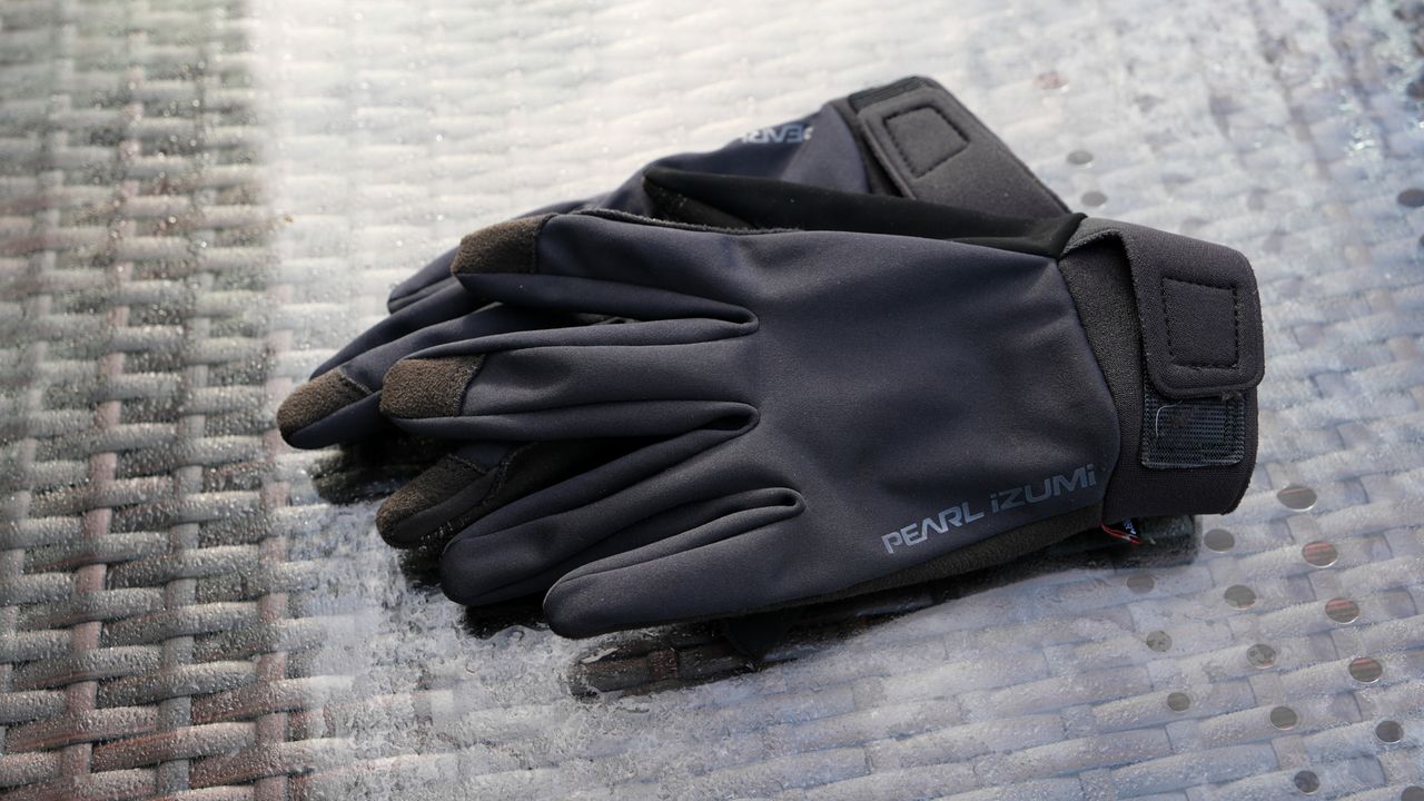 Pearl Izumi Summit Alpha Gloves review: a surpsingly warm polartec ...