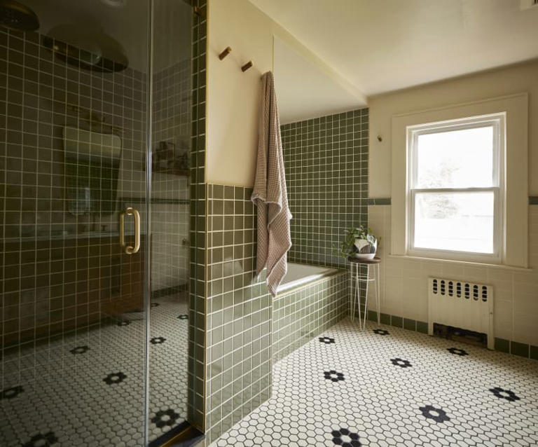 This stylish trash can is perfect for small spaces (and gives art deco ...