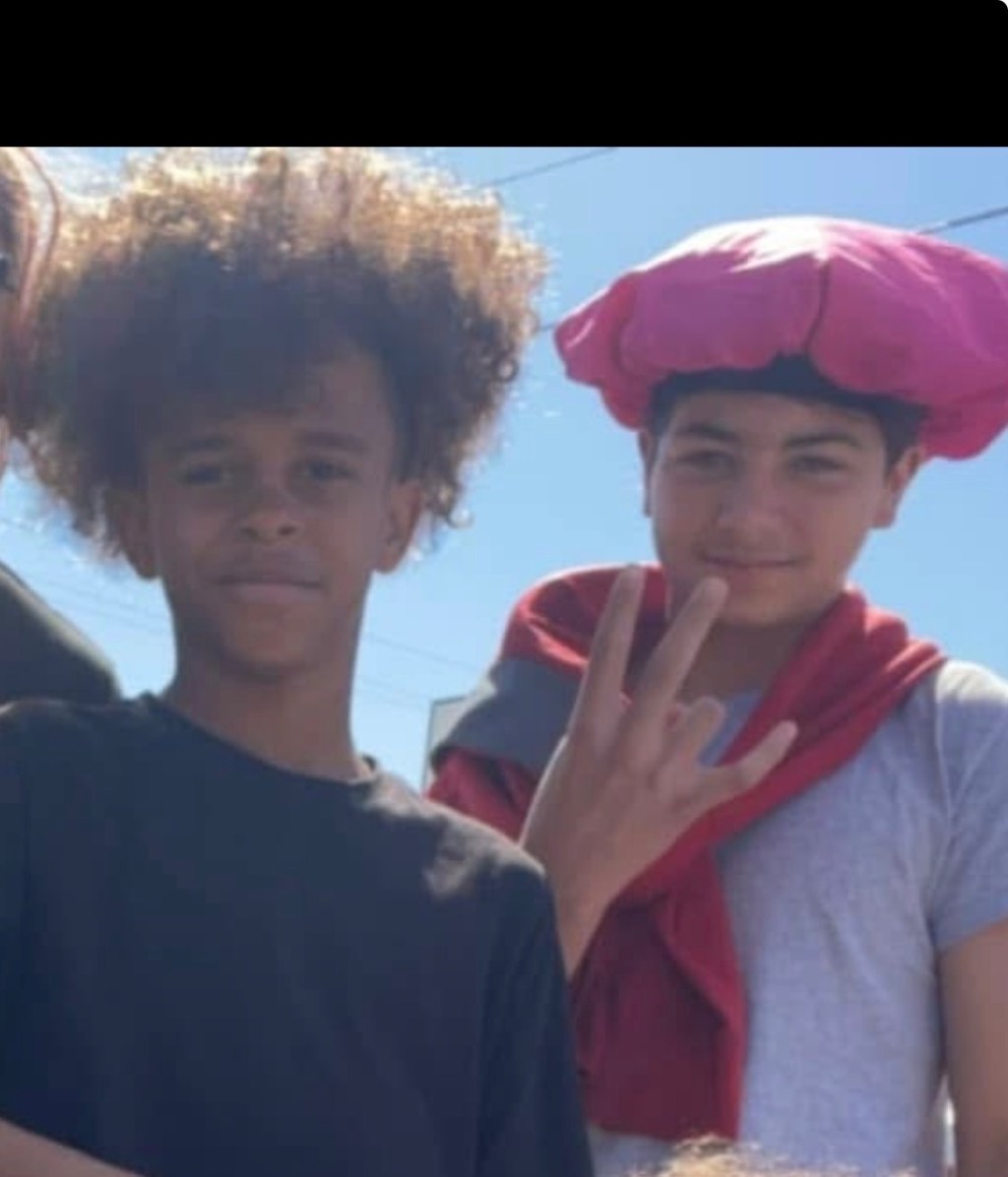 Teenage best friends die after sand hole they dug collapses, burying ...