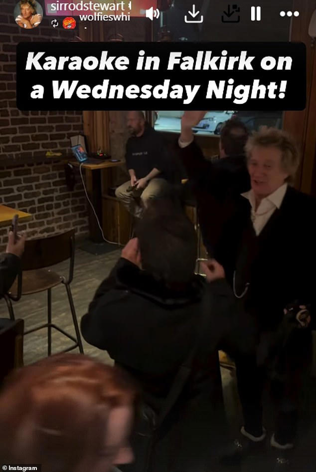 Rod Stewart is roped into karaoke session in Scottish pub during night ...