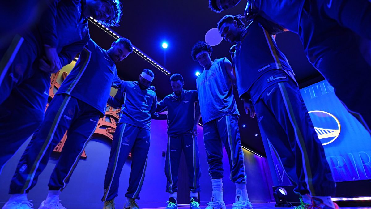 'Mediocre' Warriors trending up, trudging through NBA's dog days at ...