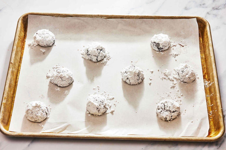 Cookie sheet vs. baking pan: What's the difference?