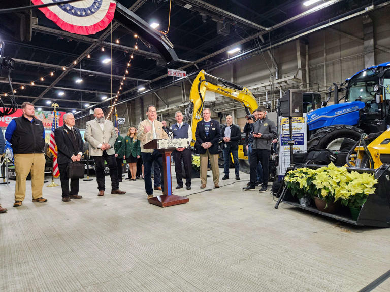 Shapiro tours farm show, deflecting campaign chatter while focusing on ...