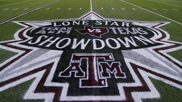 Texas A&M transfer lineman arrives in rival territory