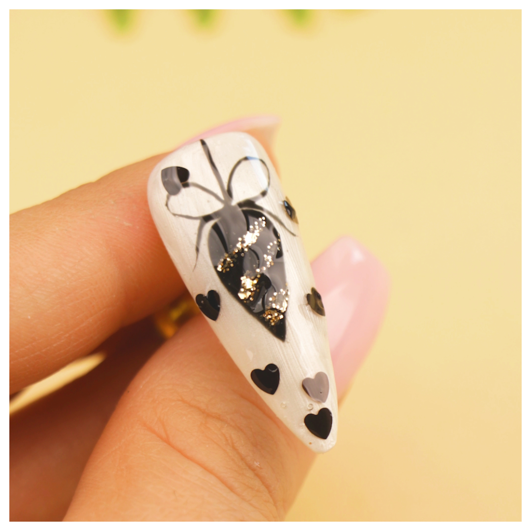 Creative nails that stand out for the holidays💅