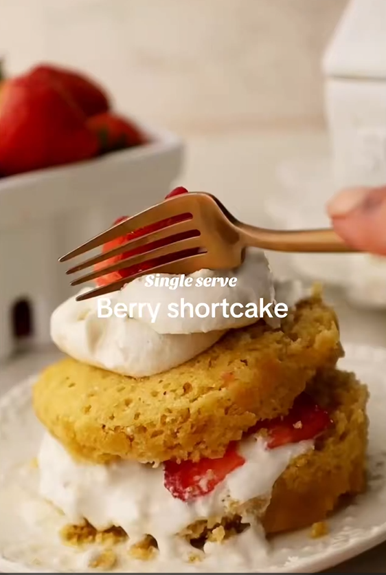 Single-serve berry shortcake | Fluffy vanilla cake with whipped cream ...