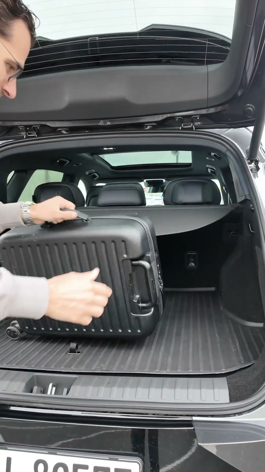 The new Lynk&Co 08 has a decent trunk