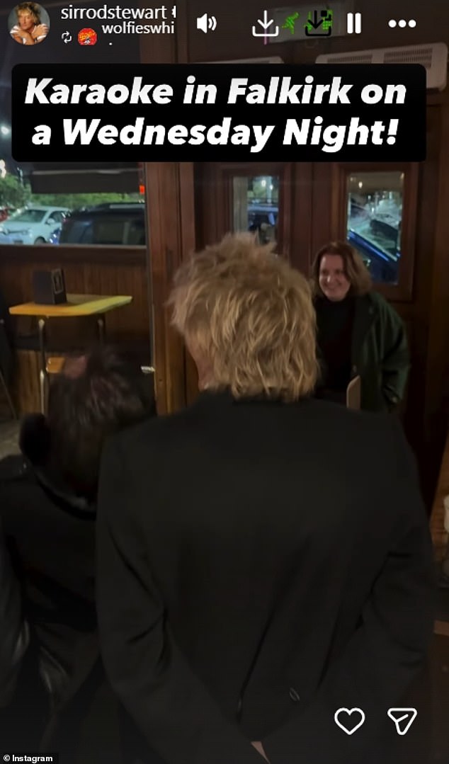 Rod Stewart is roped into karaoke session in Scottish pub during night ...