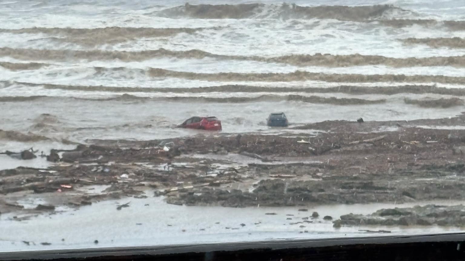 Record-breaking Great Ocean Road downpour sweeps cars to sea, inundates ...