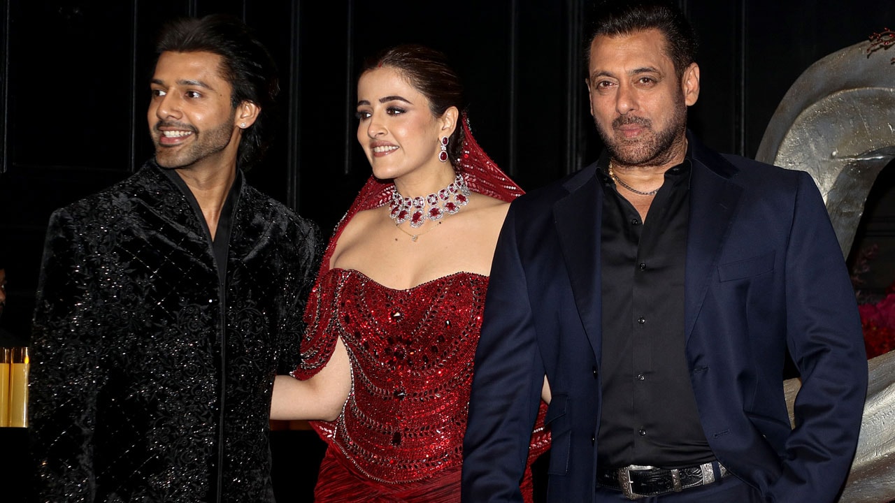 Salman Khan's swag lights up Nupur Sanon and Stebin Ben's wedding reception
