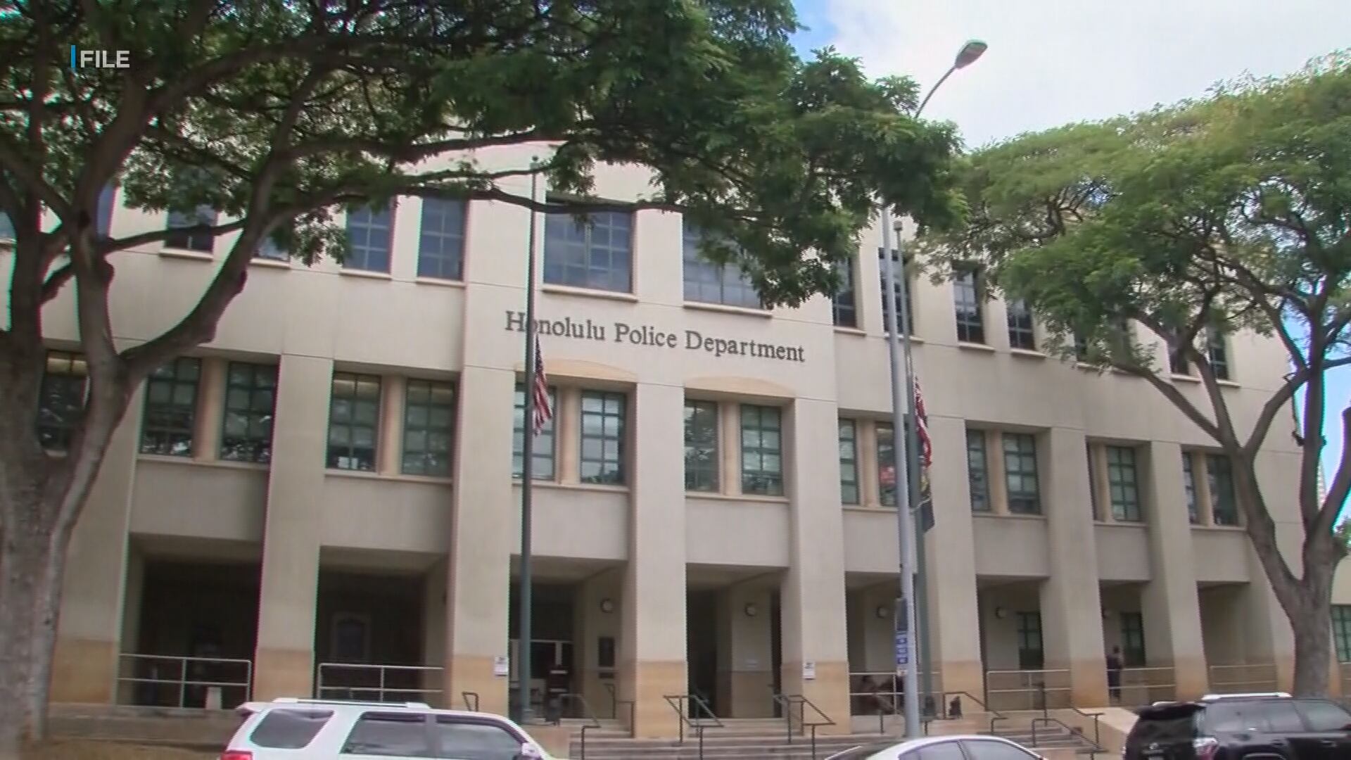 New pilot program stations officers at three Oahu high schools