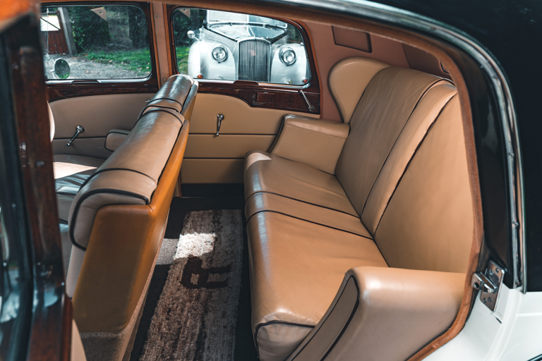 Austin Sheerline vs Vanden Plas Princess: Bentleys for the masses