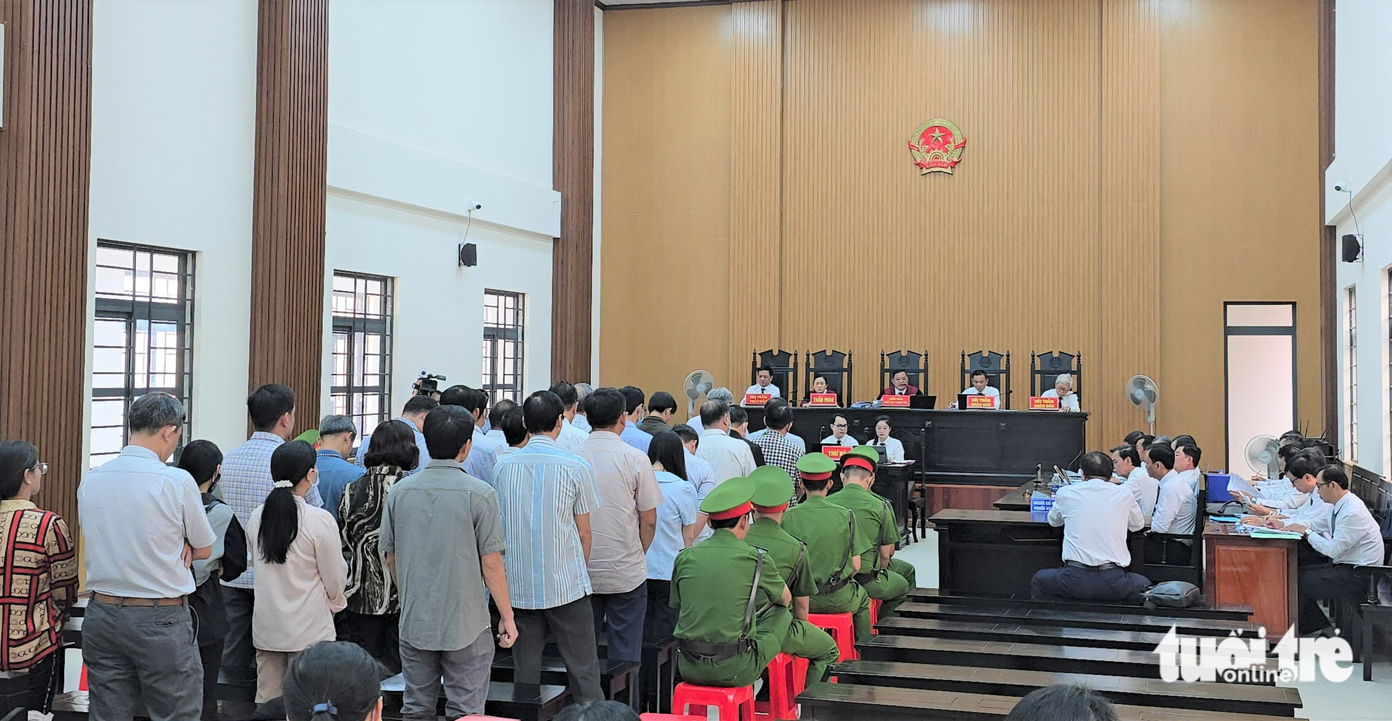 Tạm hoãn xét xử cựu lãnh đạo Long Xuyên vì vắng luật sư