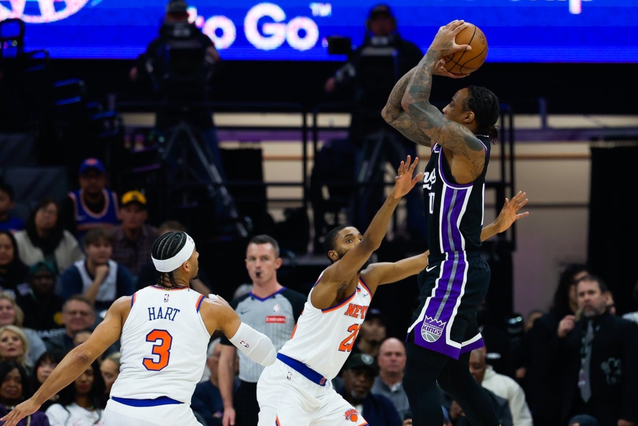 Knicks fall to Kings, lose Jalen Brunson to ankle injury