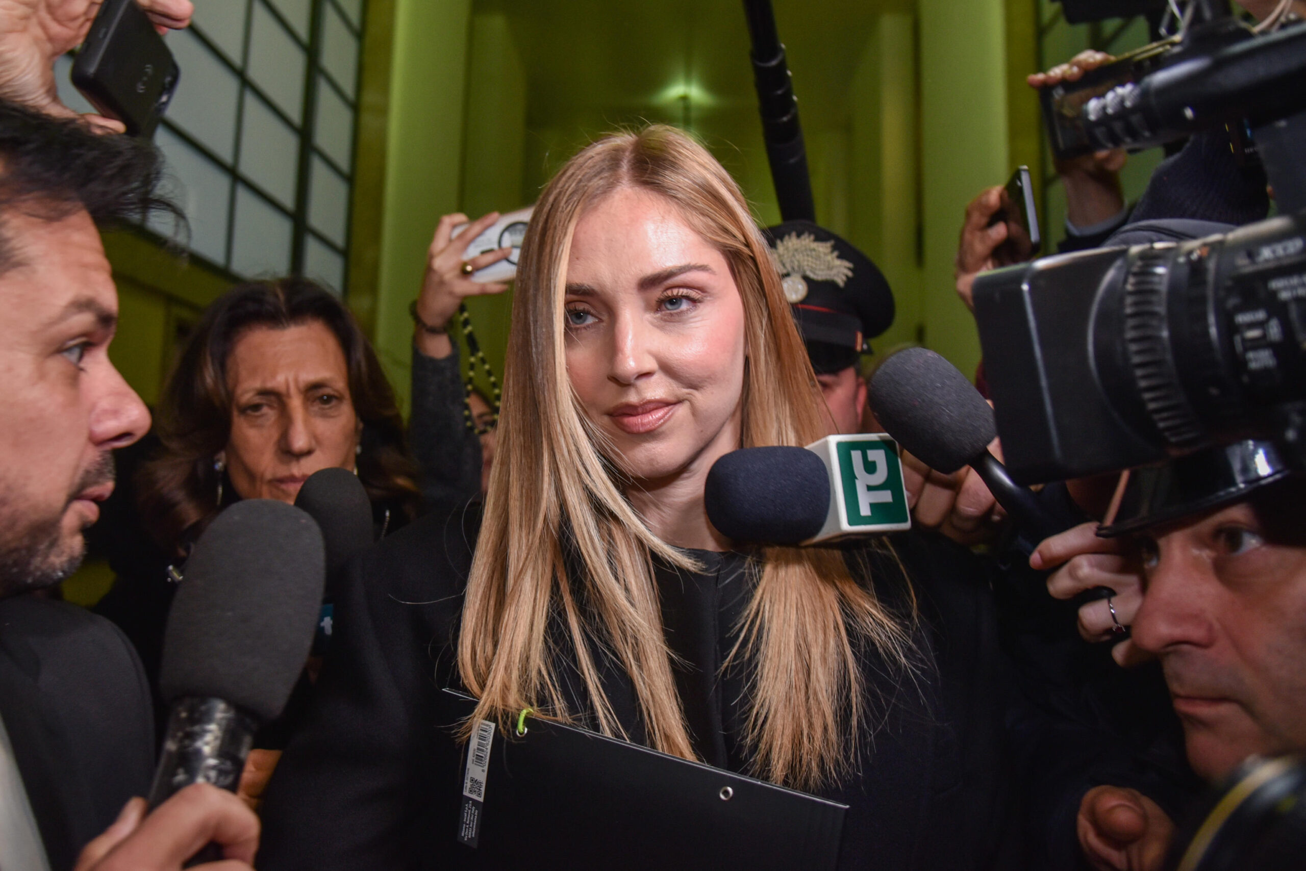 Chiara Ferragni brinda e si vendica: «Fedez? Mi sono sentita abbandonata»