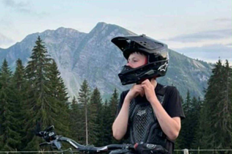 Video shows Yorkshire teen adrenaline junky plummeting off 12ft ramp in ...