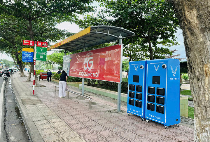 VinFast ra mắt 4 mẫu xe máy điện mới, lắp đặt 4.500 trạm đổi pin đầu tiên