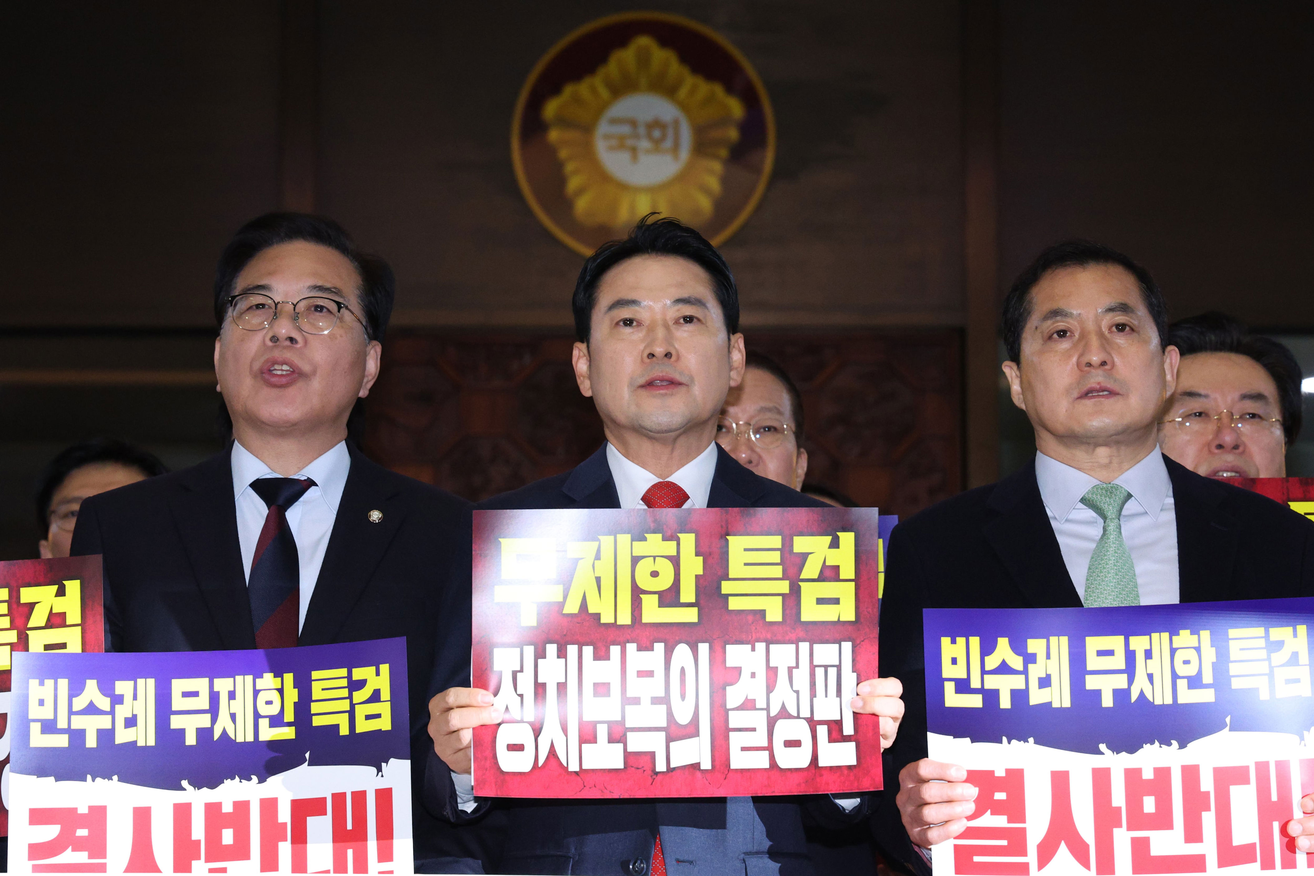 People Power Party leader begins hunger strike for special prosecutors