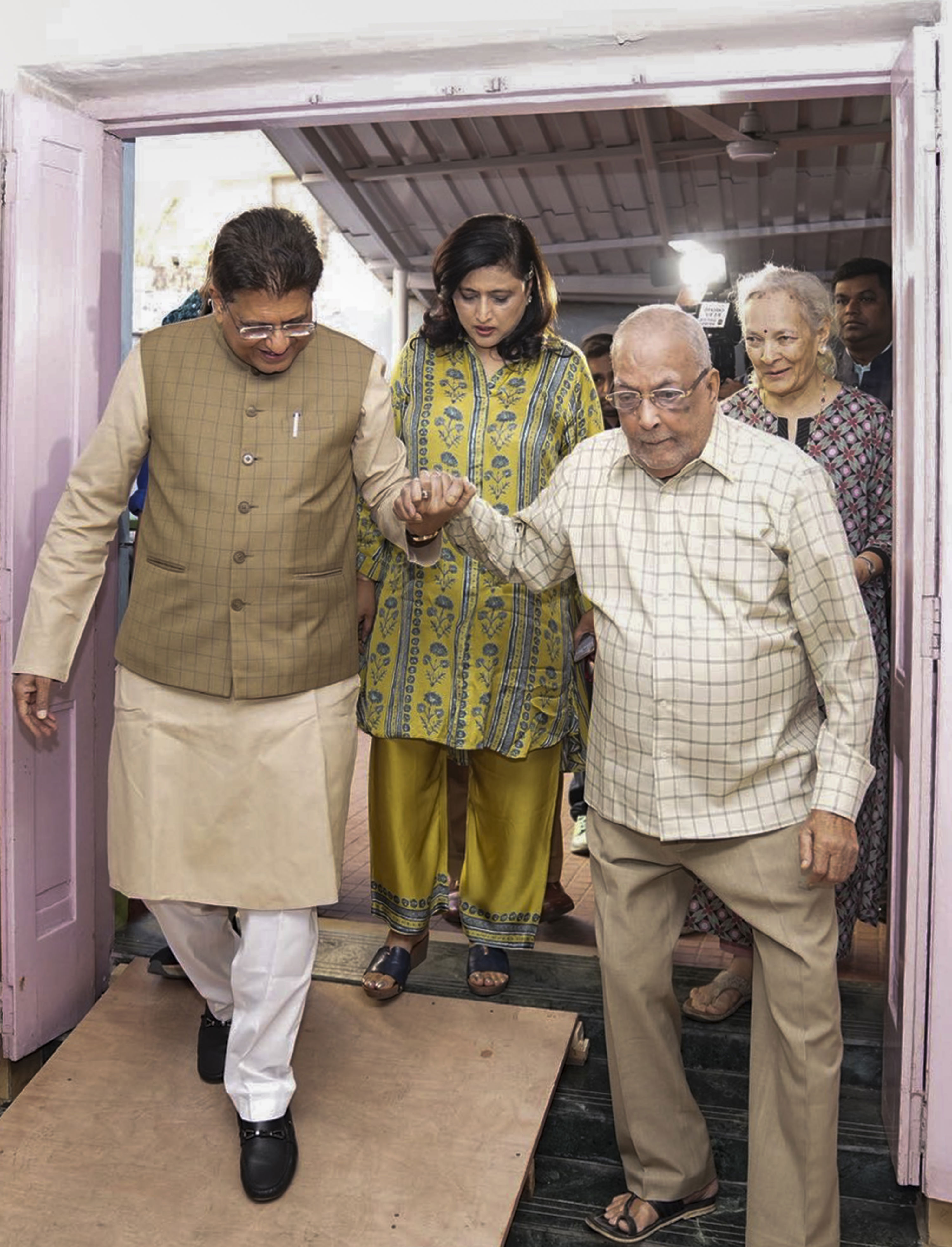 Civic polls: Union minister Piyush Goyal, ex-UP governor Ram Naik cast ...