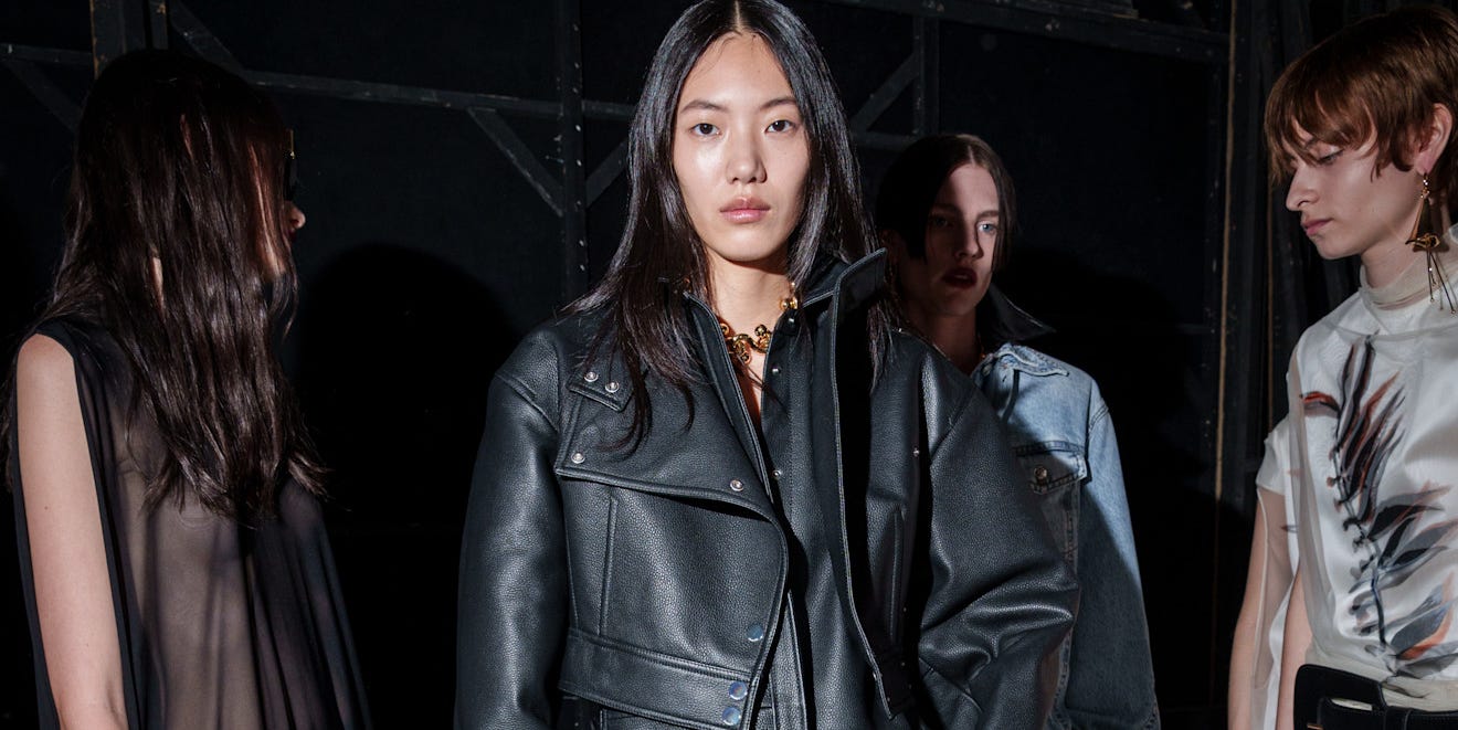 Questi sono i pantaloni classici da avere nell’armadio nel 2026