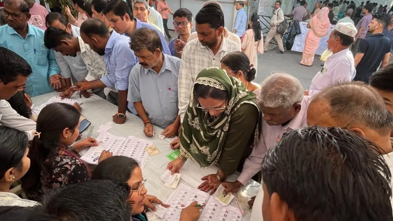BMC election 2026: Voters face chaos at Andheri polling booth over ...