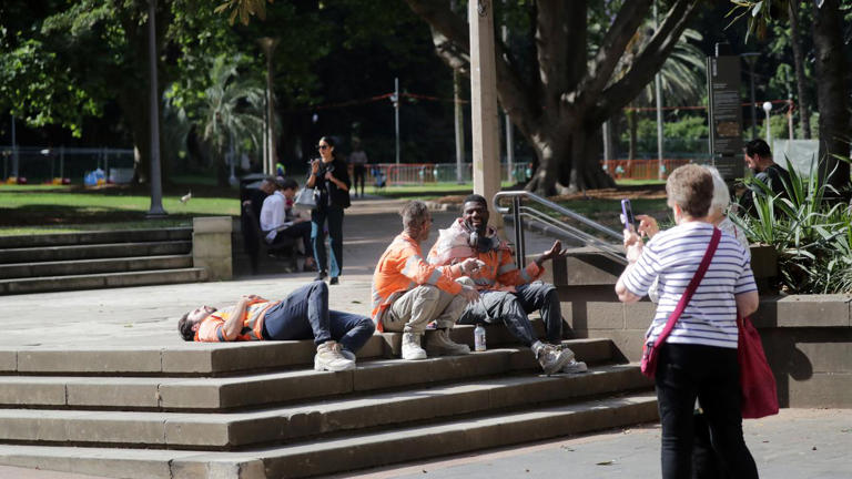 Fearful Aussies start 'job hugging' trend