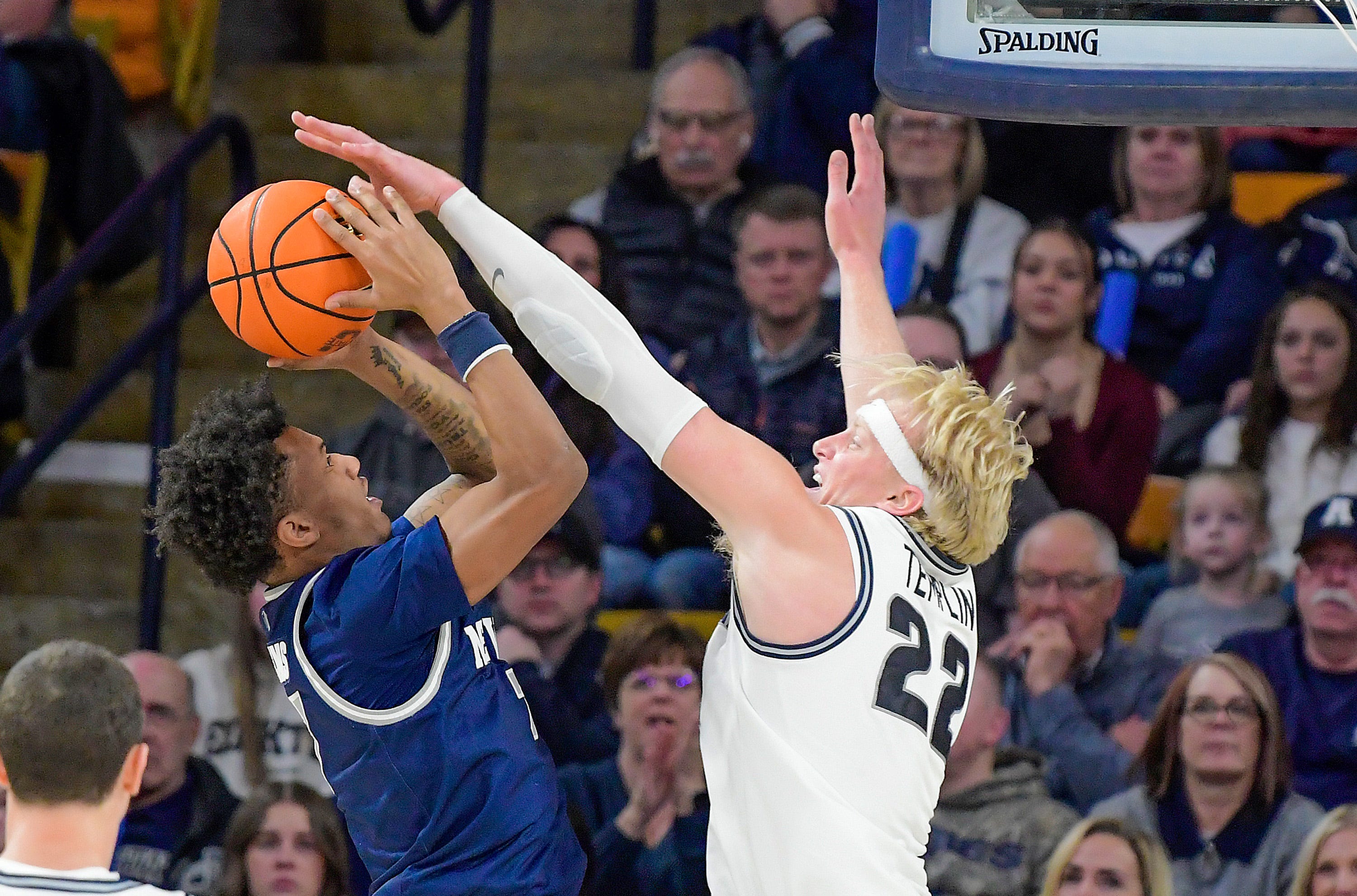 Utah State pulls away late to down Nevada, 71-62, on Wednesday