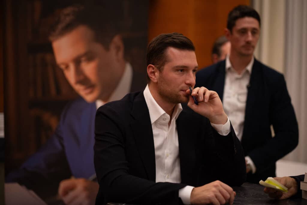 Jordan Bardella en couple ? L'homme politique aperçu avec une célèbre ...