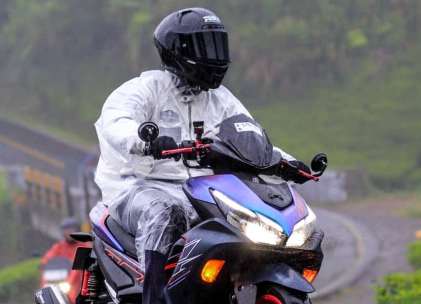 Waspada aquaplaning, Yamaha bagikan 7 tips berkendara aman musim hujan