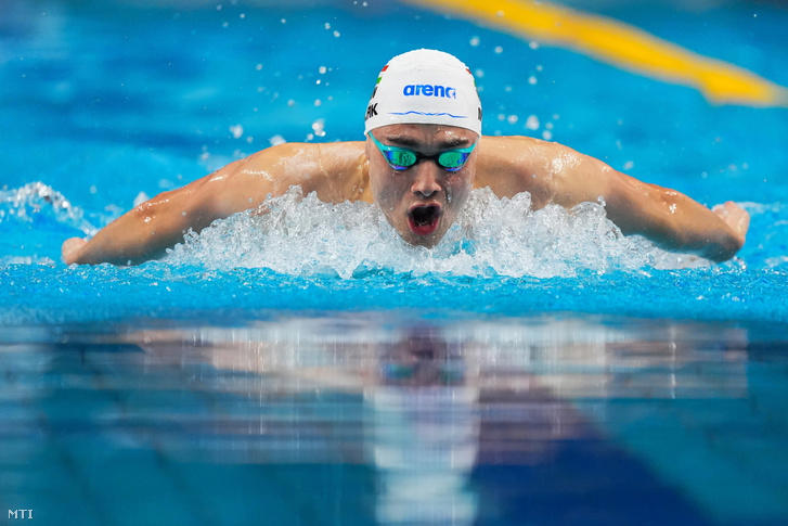 Milák Kristóf „kis noszogatásra” beugrott a vízbe, és újra medencében edz