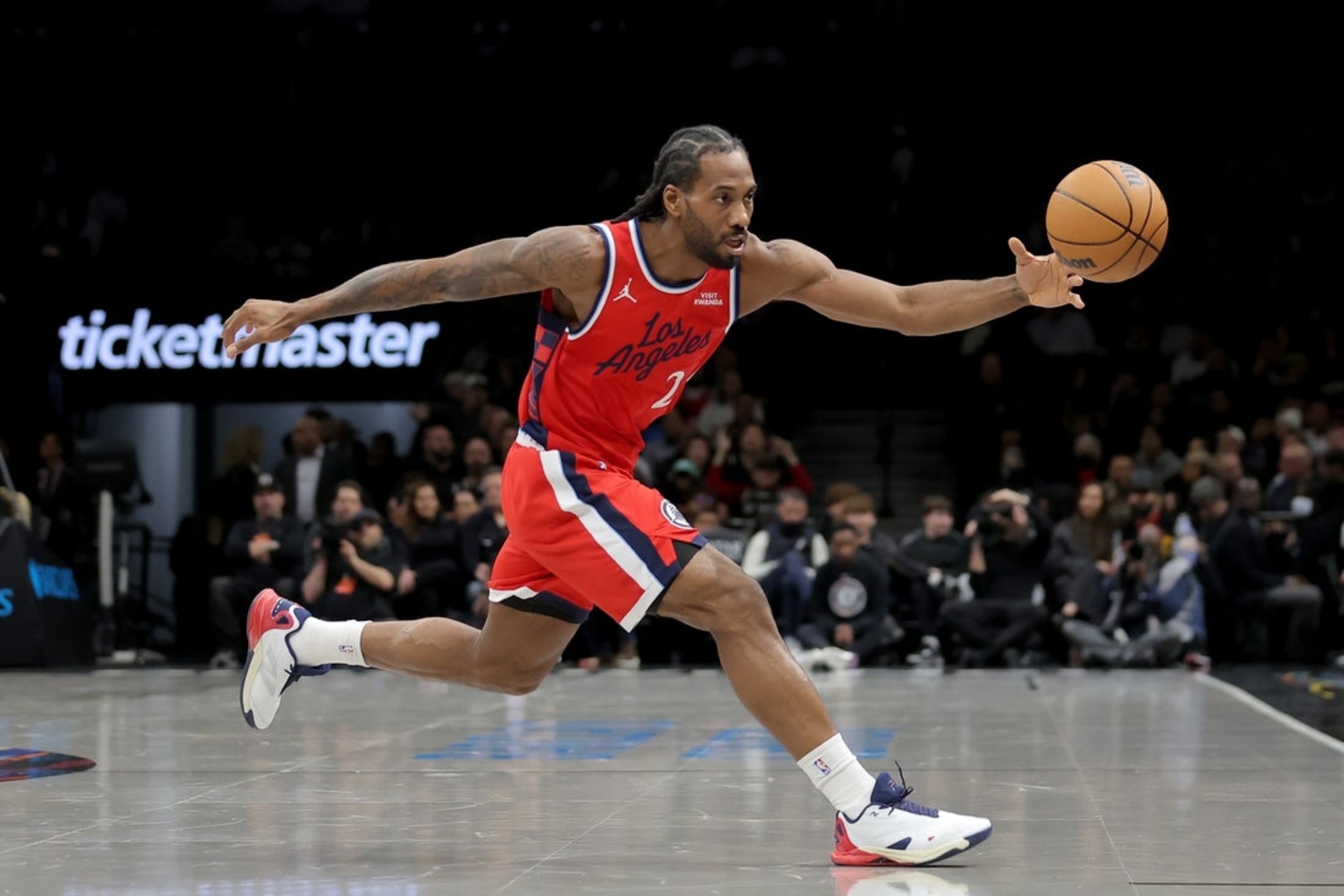 Stars guide Clippers to victory over lackluster Wizards